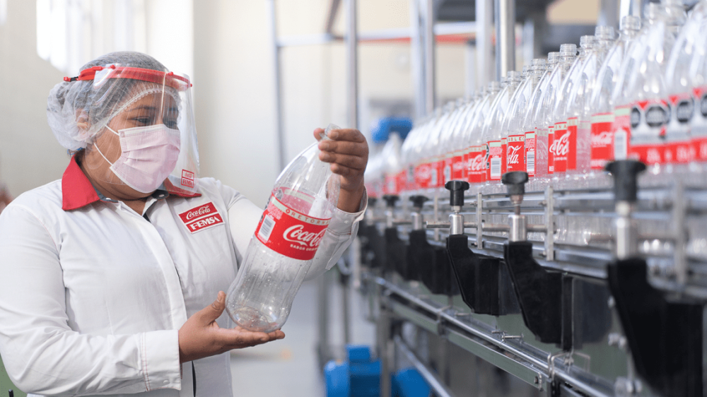 Coca-Cola: solo el 14% del total de sus bebidas se vendió en envases ...