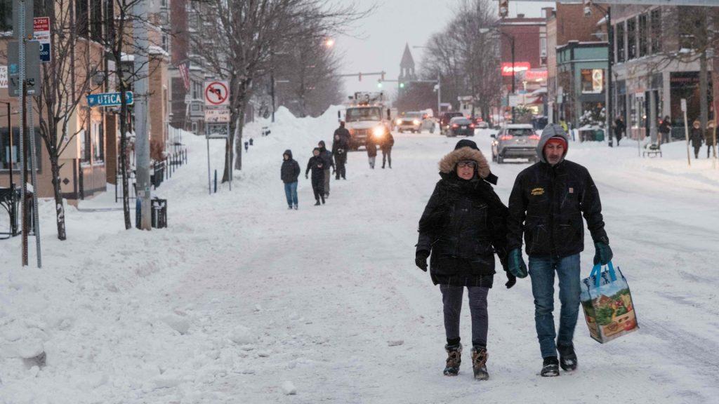 Videos: así nevó en Nueva York, en medio de un invierno cálido