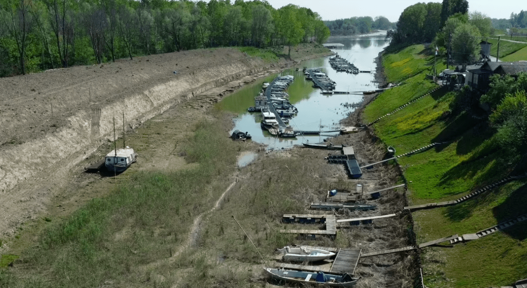 Sequía: las imágenes del río Po sin agua, en Italia