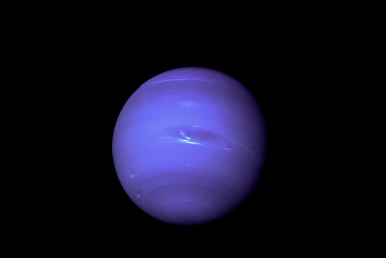 Científicos detectan por primera vez desde la Tierra una mancha oscura ...