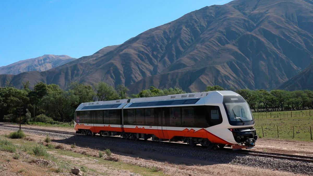 Cómo funciona el tren turístico solar de Jujuy: precio, entradas y ...
