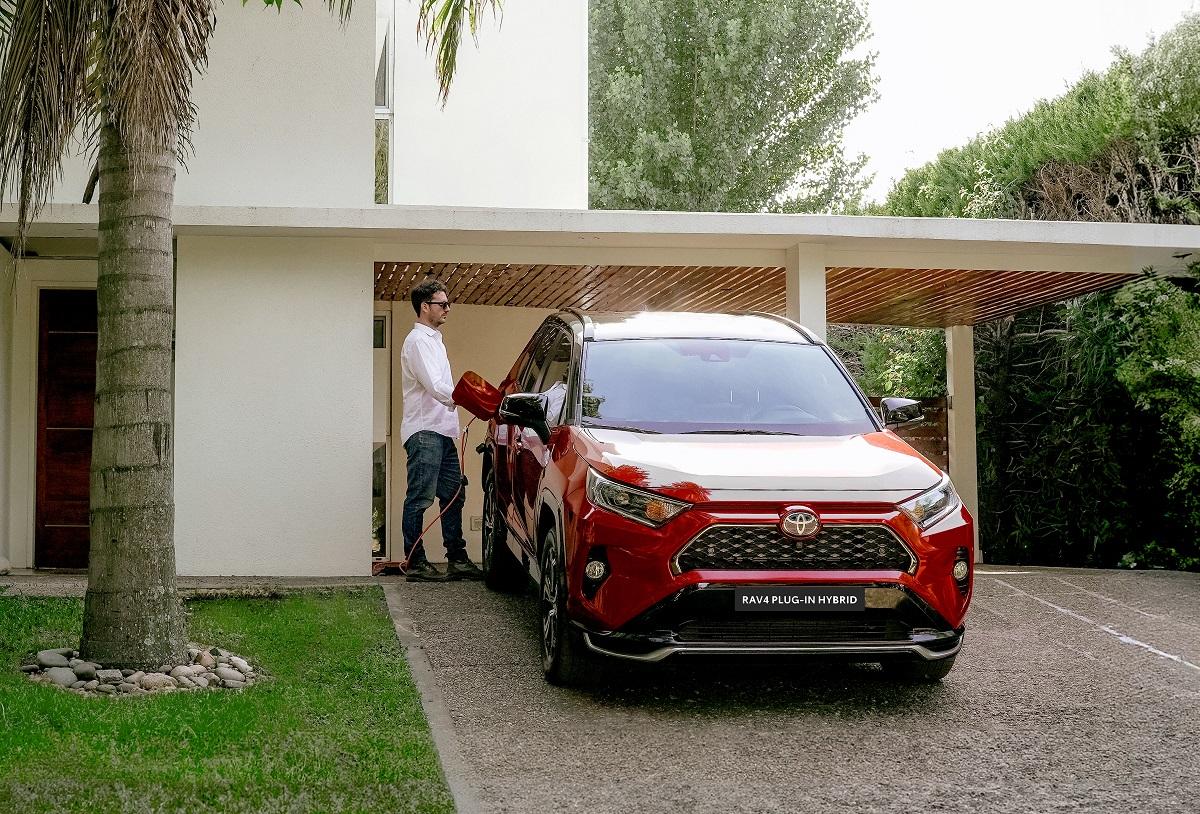 Cómo alquilar un auto híbrido de Toyota en Argentina y cuánto sale