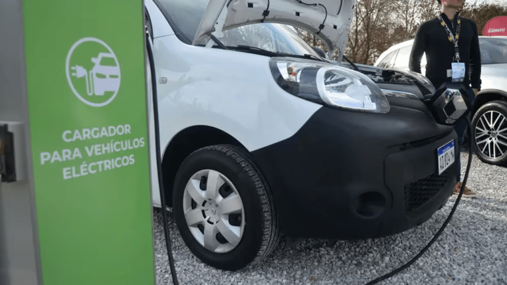 Cómo patentar un auto híbrido o eléctrico en Argentina y cuánto sale