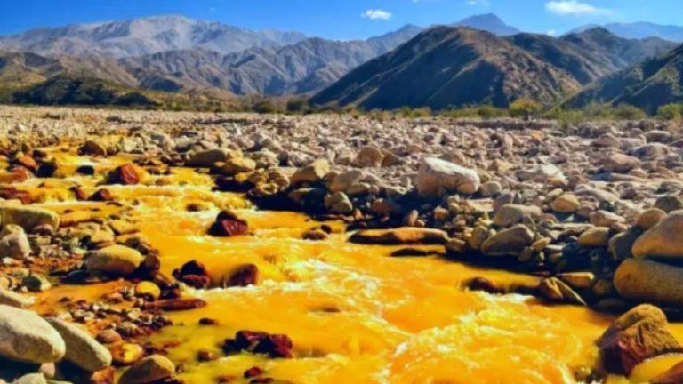 Turismo: así es el río amarillo que pocos conocen en Argentina