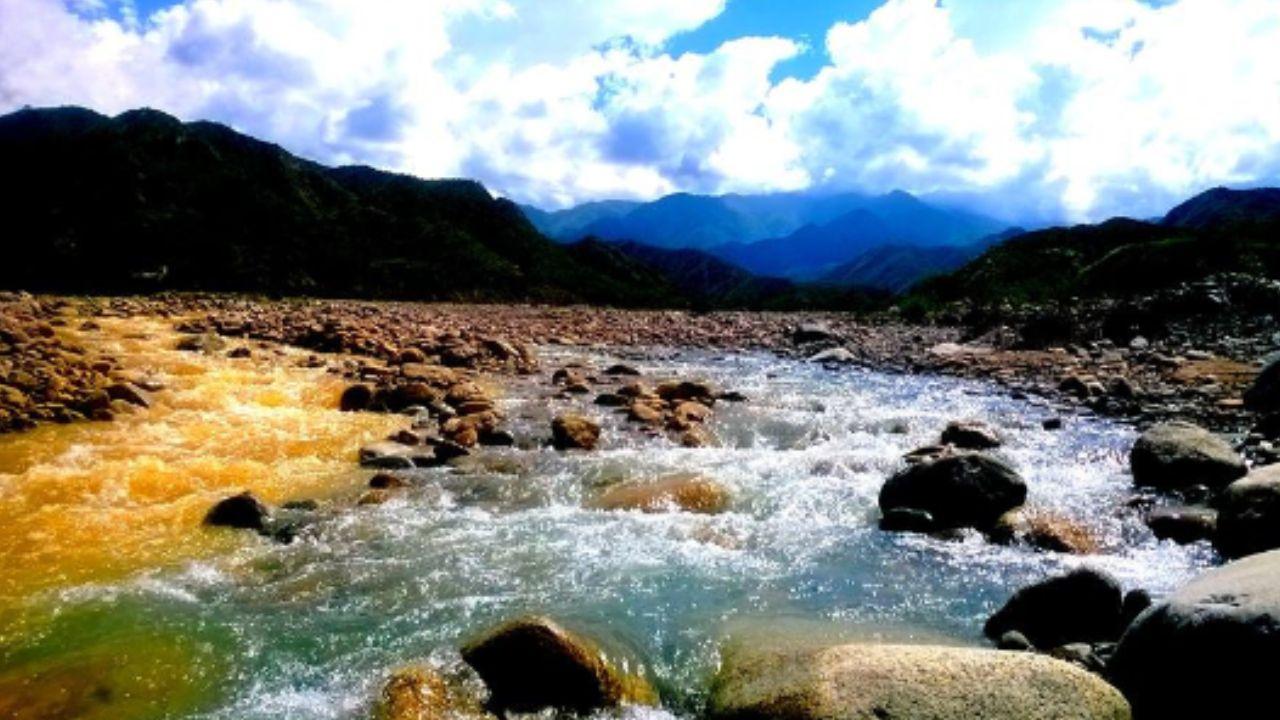 Turismo: así es el río amarillo que pocos conocen en Argentina