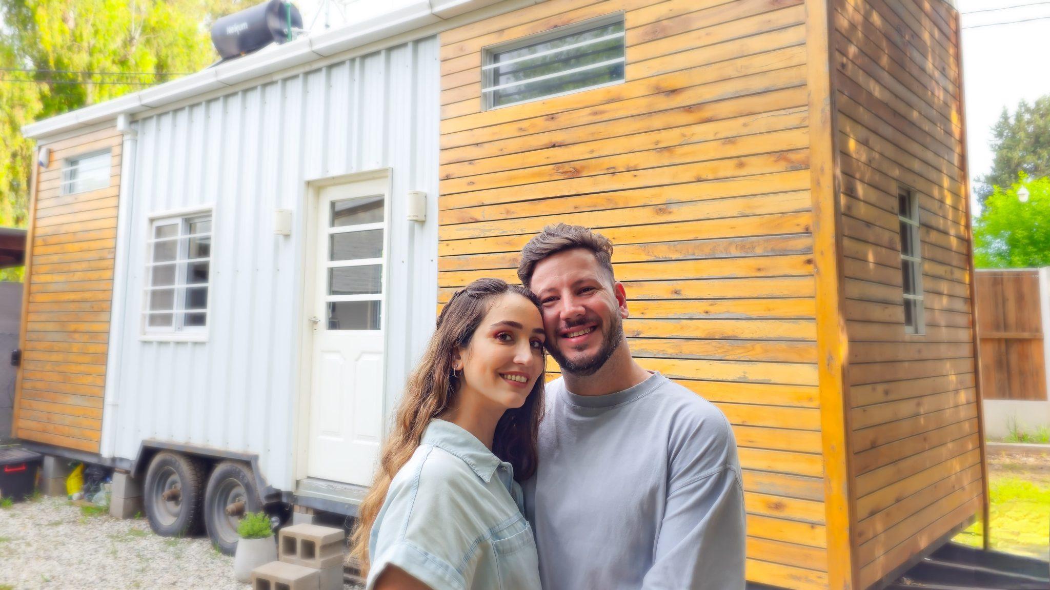 Los influencers argentinos que armaron una tiny house con sus propias manos