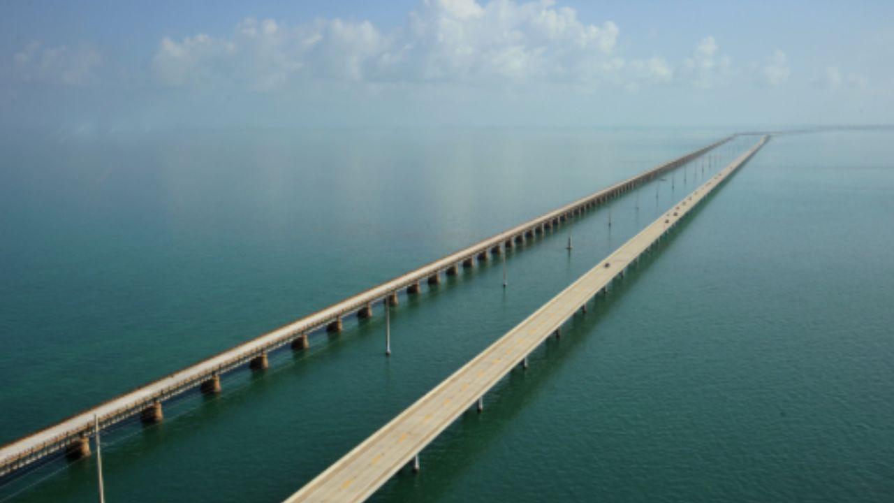 La autopista flotante de 180 km para cruzar el océano en auto: ¿dónde está?